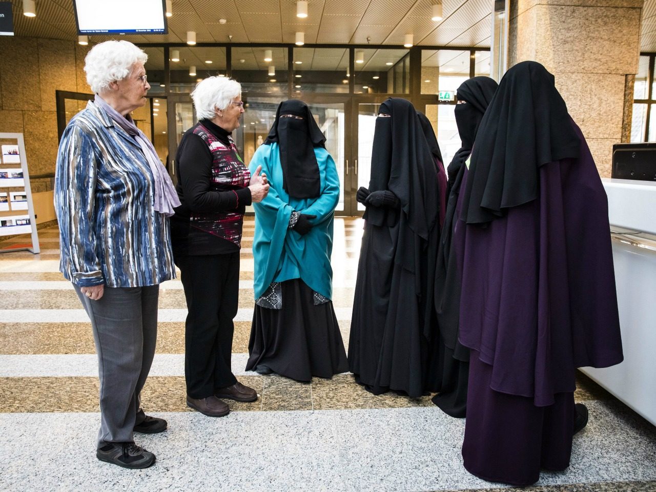 Dutch MPs Vote Overwhelmingly to Ban Islamic Burqa in Public