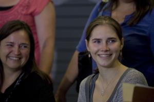 Amanda Knox reportedly engaged to be married - Breitbart