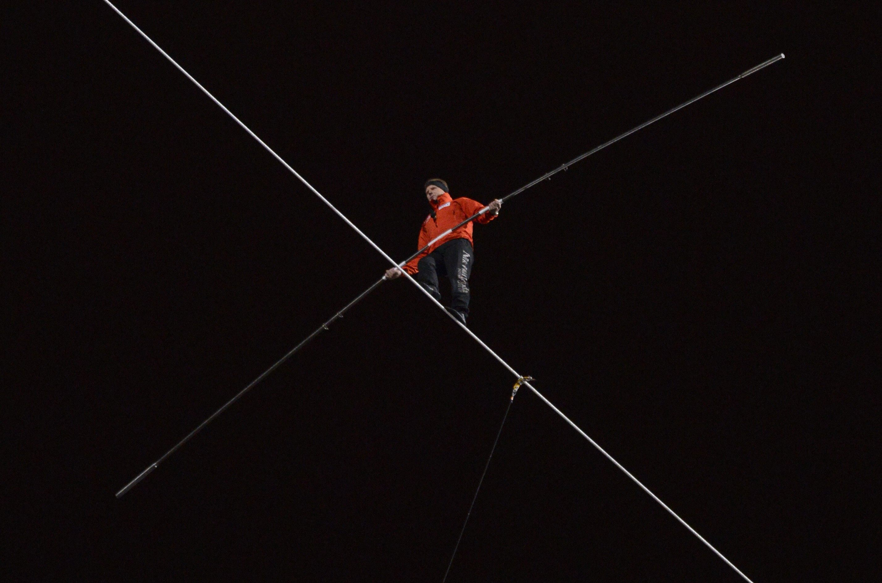 Daredevil to walk on moving, 400-foot-high Ferris wheel - Breitbart