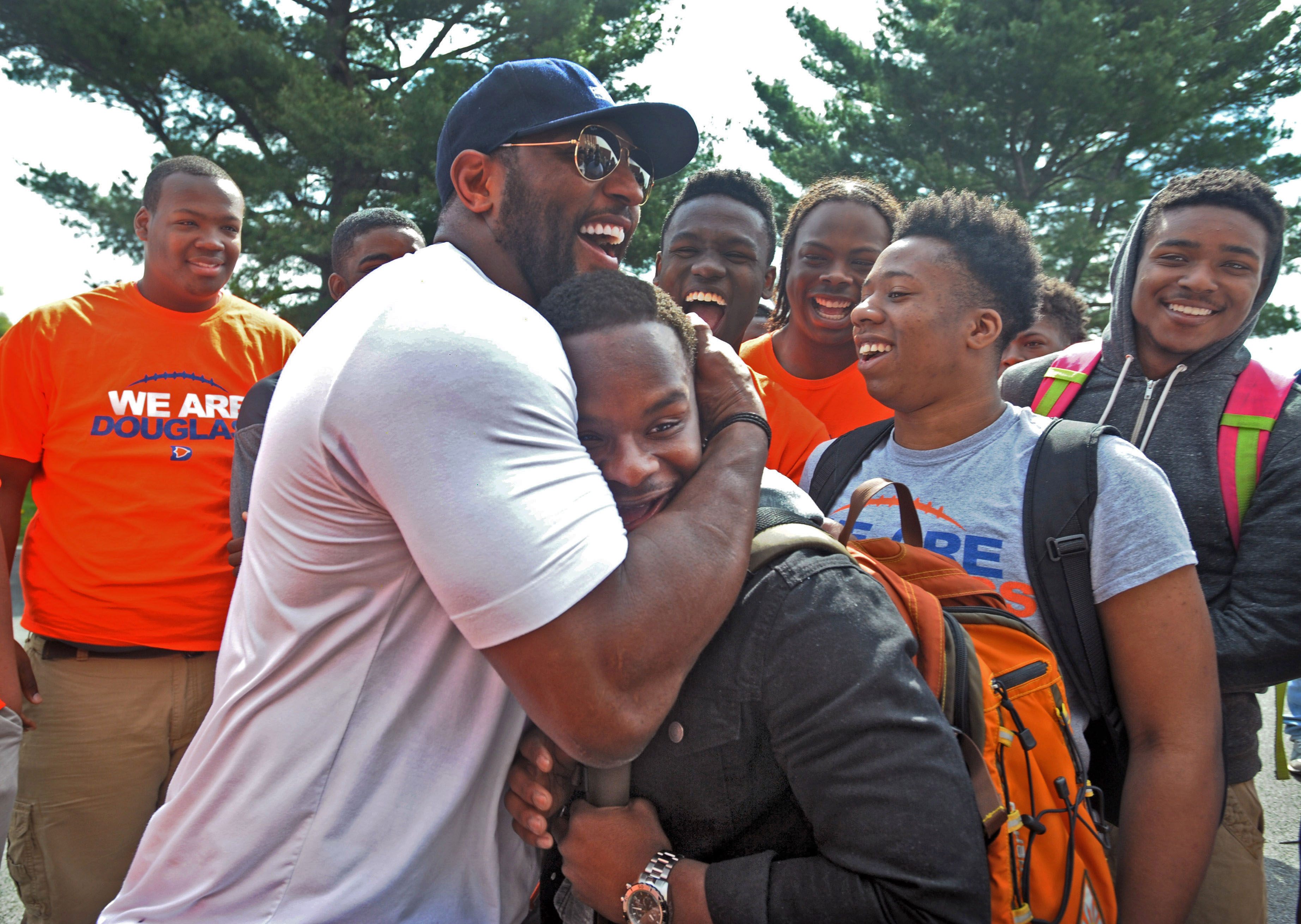 Ray Lewis Says Missing Clothes Point to His Innocence in Murders