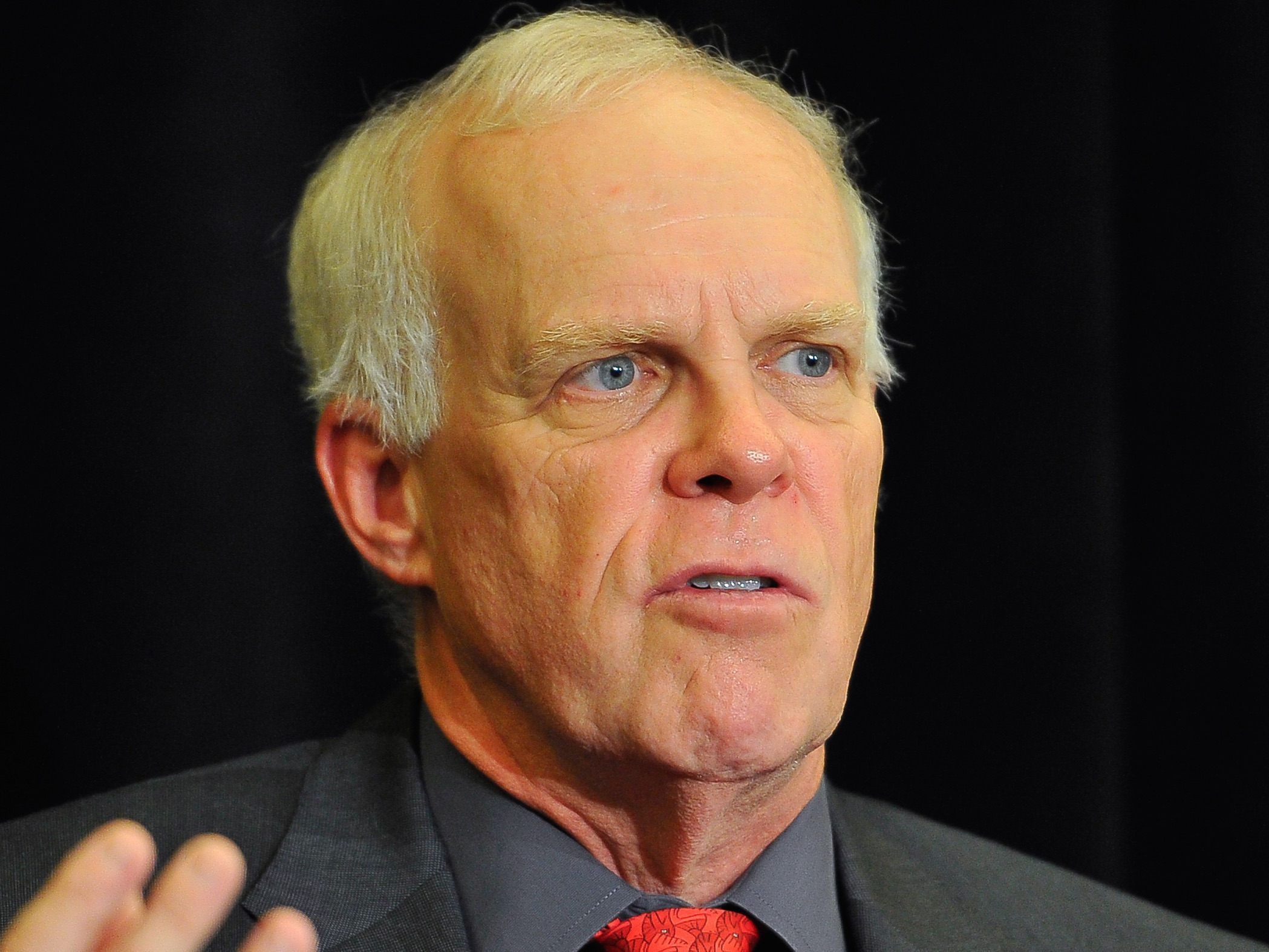 Stanford President Hennessy Resigns as Biz School Rated #1