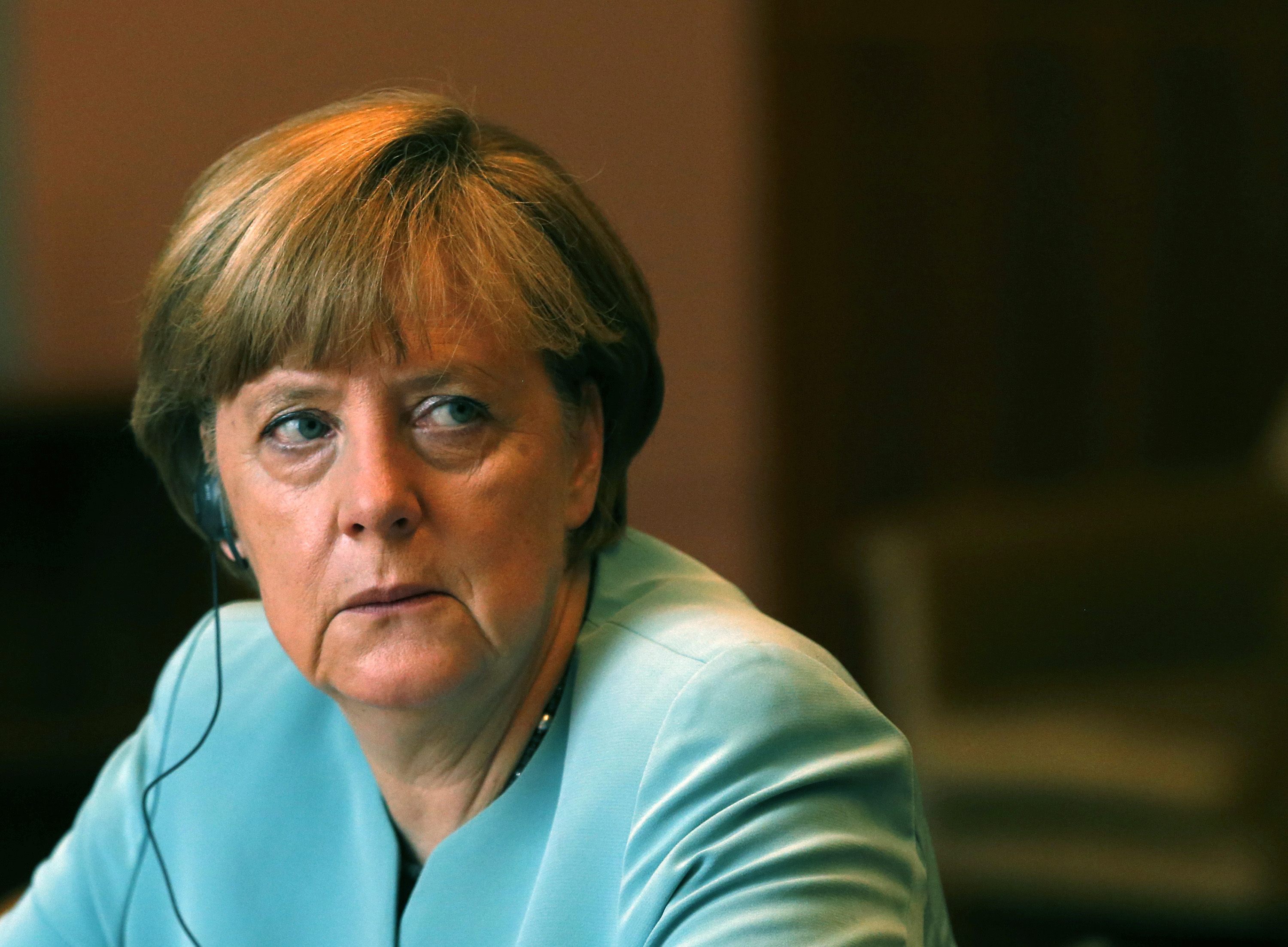 Merkel Faces Rebellion as 100 German MPs Write Greece Out of Euro