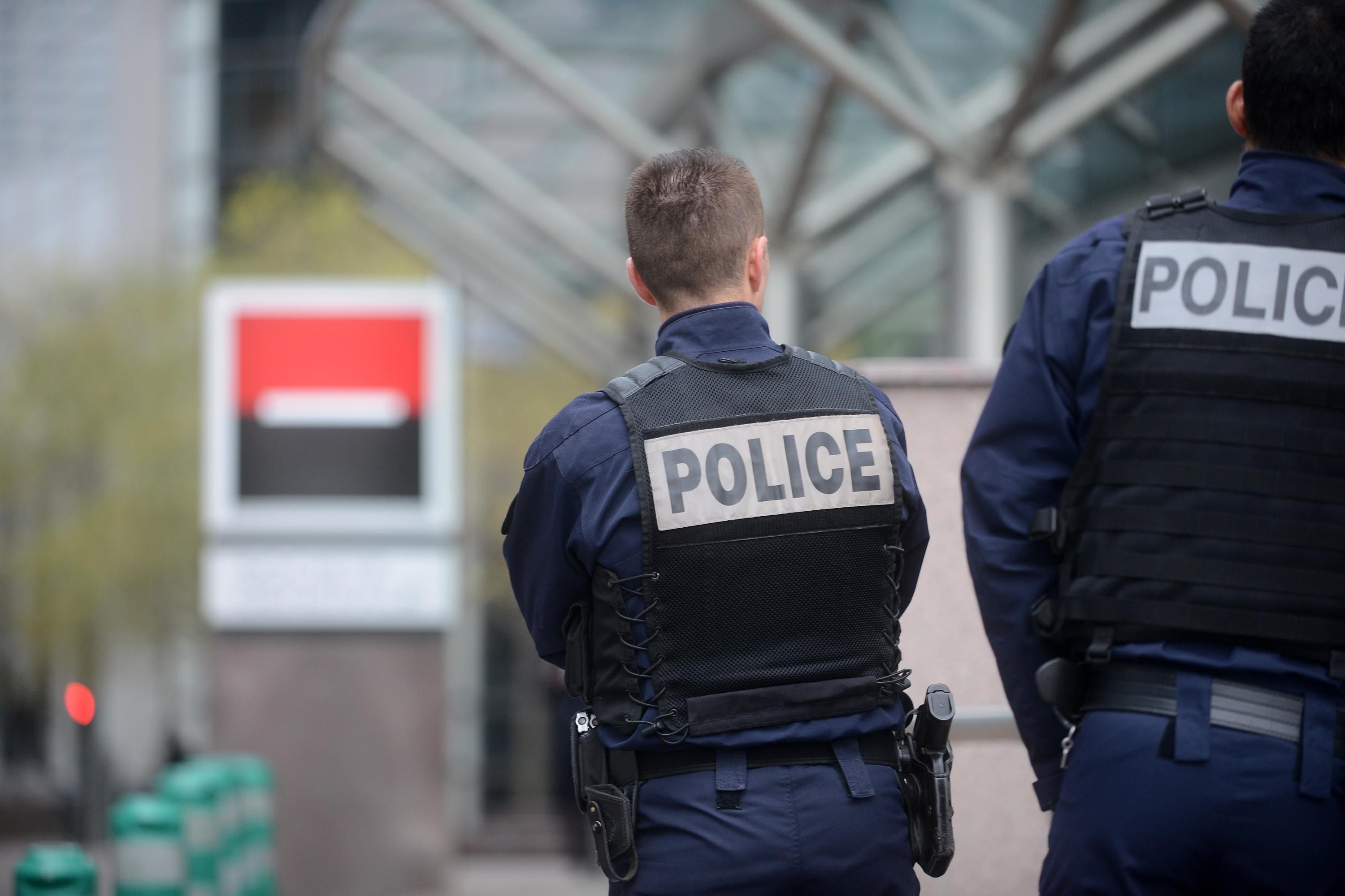 FLASH: French Policeman Wounded By Gunshot Near Paris