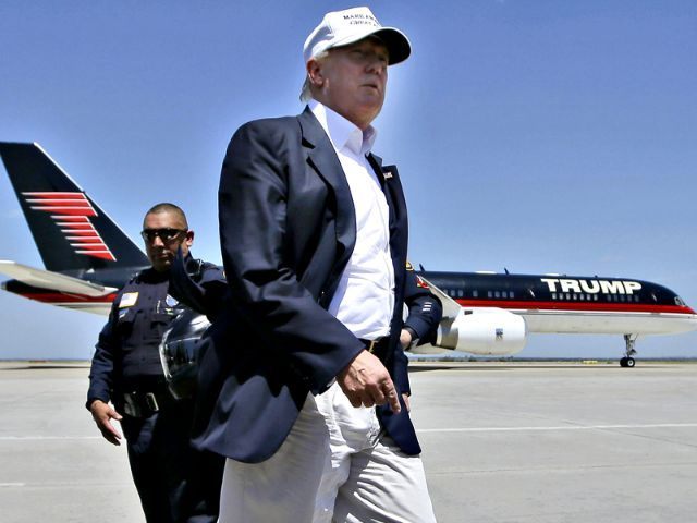 Frontrunner Donald Trump In Flight to GOP Debate, Reading
