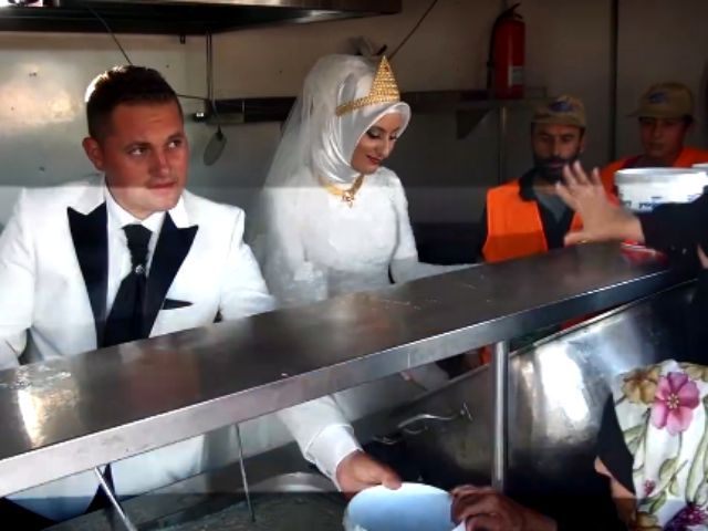 Turkish Couple Uses Wedding Funds To Feed Syrian Refugees