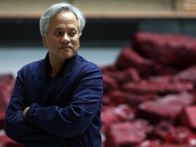 Multi-millionaire Luvvy Calls Britain 'Fascist', Demands Government ...