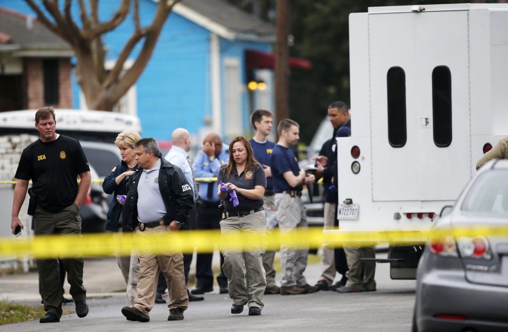 FBI: Wounded officer led drug raid, shot outside bedroom - Breitbart