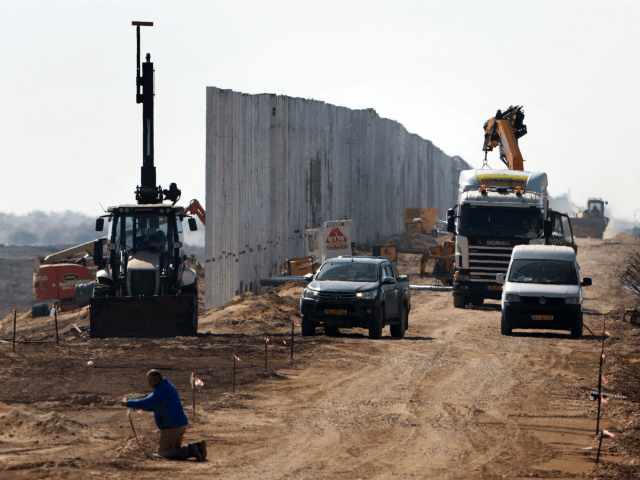 Israel to Raise Height of Egypt Border Fence to Block Migrants