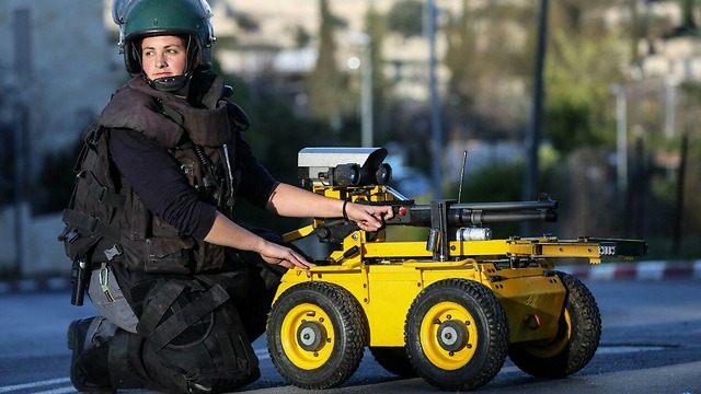 Jerusalem's First Female Bomb Disposal Expert Follows Father