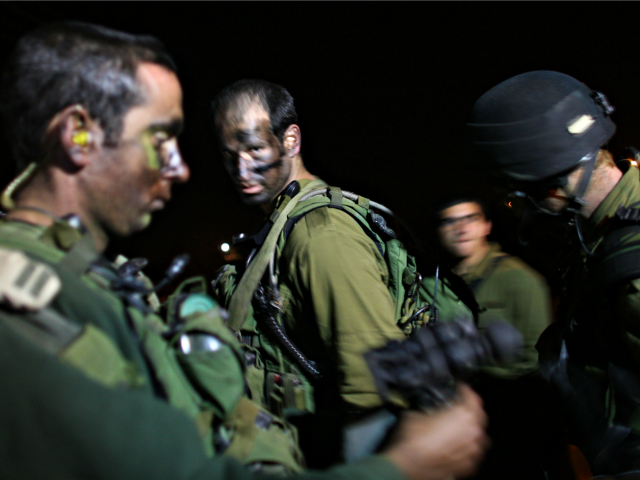 IDF Training Troops in Non-Lethal Measures Against Attackers