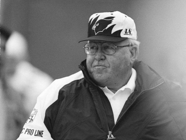 NFL Defensive Mastermind Buddy Ryan Dies
