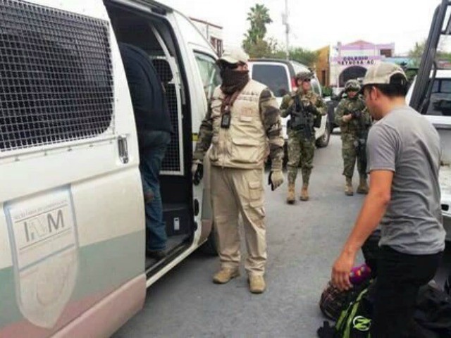 Foreigners Gather in Droves at Border to Illegally Enter U.S.