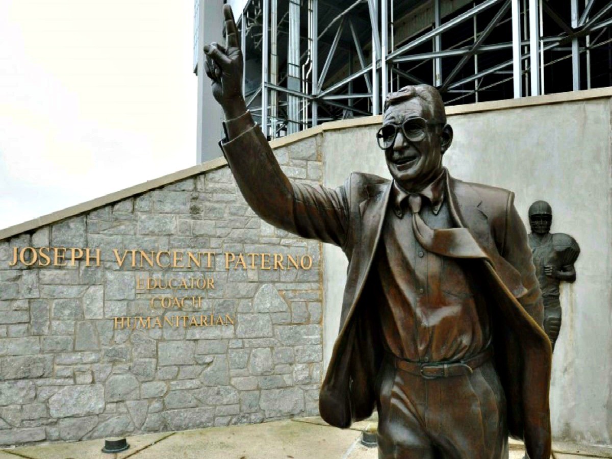 Over 200 Former Penn State Players Demand Paterno Statue Returned to Campus