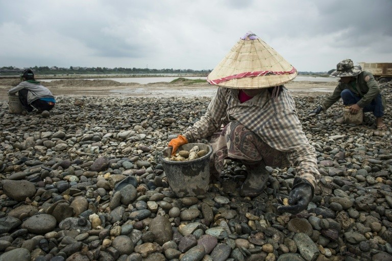 Grain drain, Laos' sand mining damaging the Mekong - Breitbart