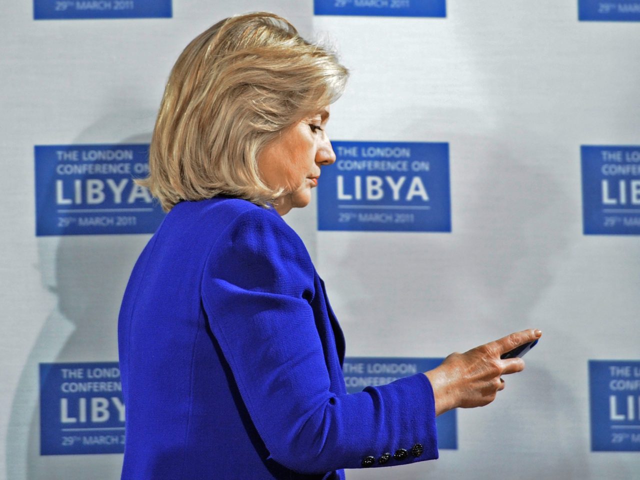 FBI Investigate Potential Hack of DNC Staff Cell Phones