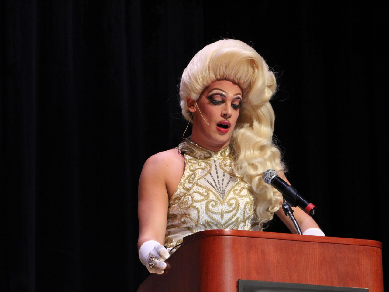 Marilyn Milo: 'Dangerous Faggot' Sings American Anthem In Full Drag To ...