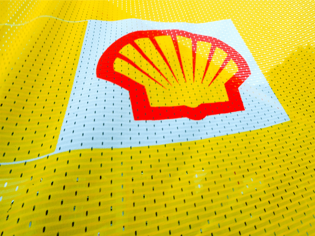 Royal Dutch Shell Signs Initial Deal Ahead of Return to Iran