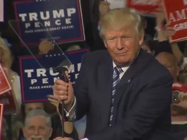 Donald Trump Dismantles Faulty Teleprompters at North Carolina Rally