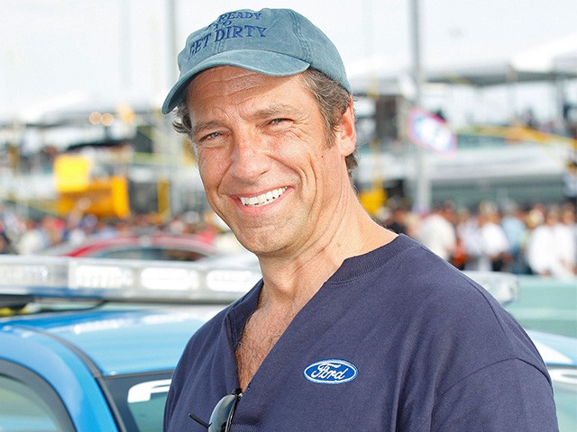 Mike Rowe Schools Critic on Facebook Who Accuses Him of Siding with ...