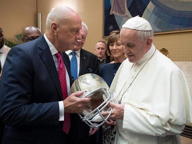 Pope Francis Meets with NFL Delegation, Praises ‘Virtues’ of Athletics