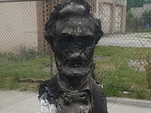 90-Year-Old Bust of Abe Lincoln Destroyed in Chicago Neighborhood