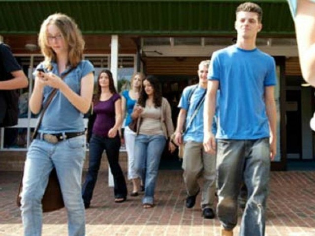 County Supervisors Push Cell Phone Ban to End 'Distracted Walking'