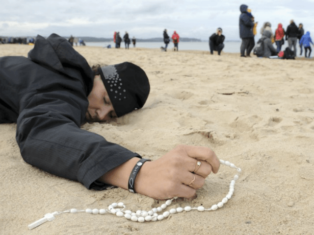 PICS: Thousands of Poles Pray on the Border Against 'Islamisation of ...