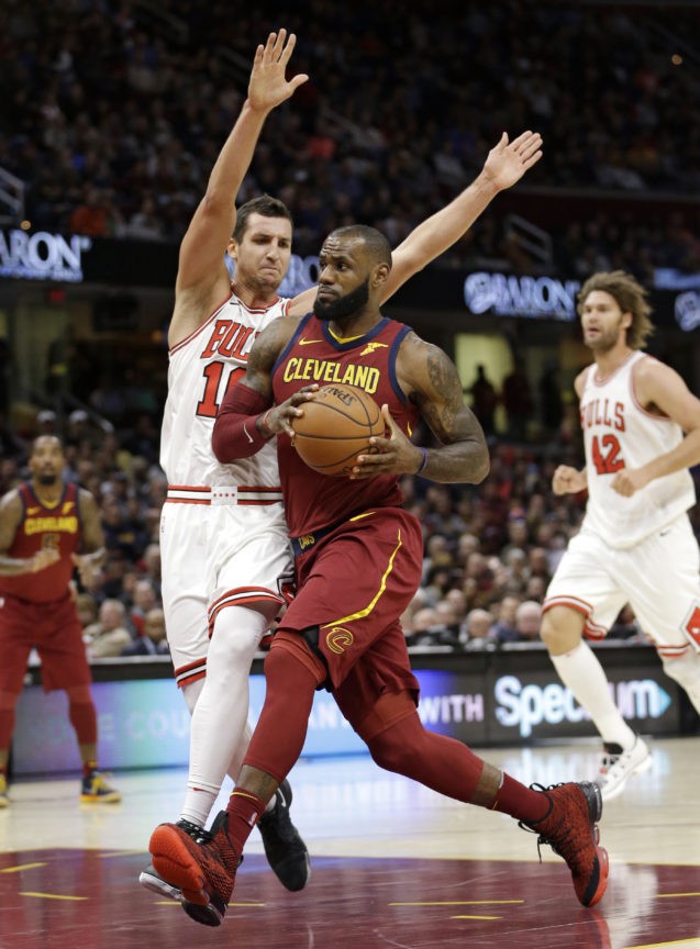 LeBron plays point, scores 34 as Cavs beat Bulls 119-112 - Breitbart