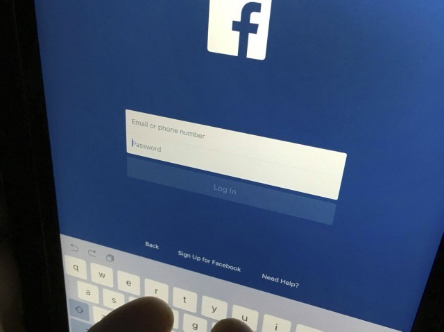Facebook Using Artificial Intelligence to Scan Users' Posts for Suicide ...