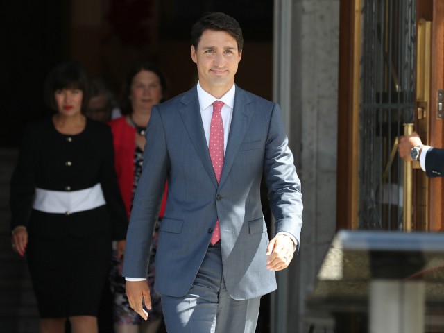 China Woos 'Snappy Dresser' Justin Trudeau as Trade Talks Stall in ...