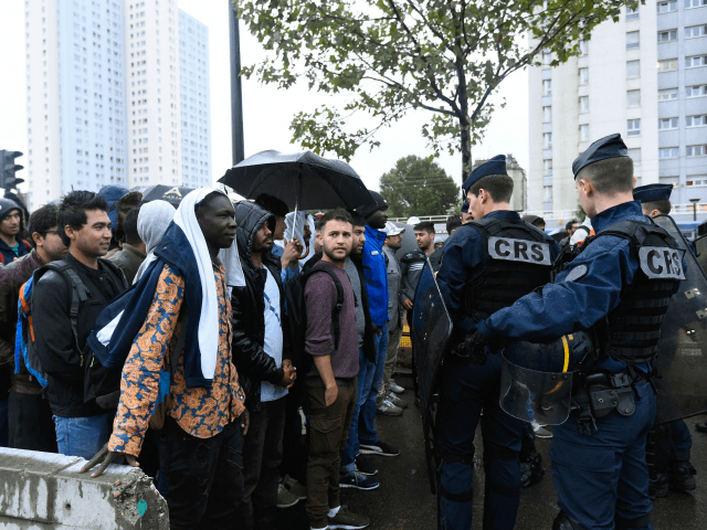 Paris To Hire Security Guards To Patrol Unsafe Public Spaces