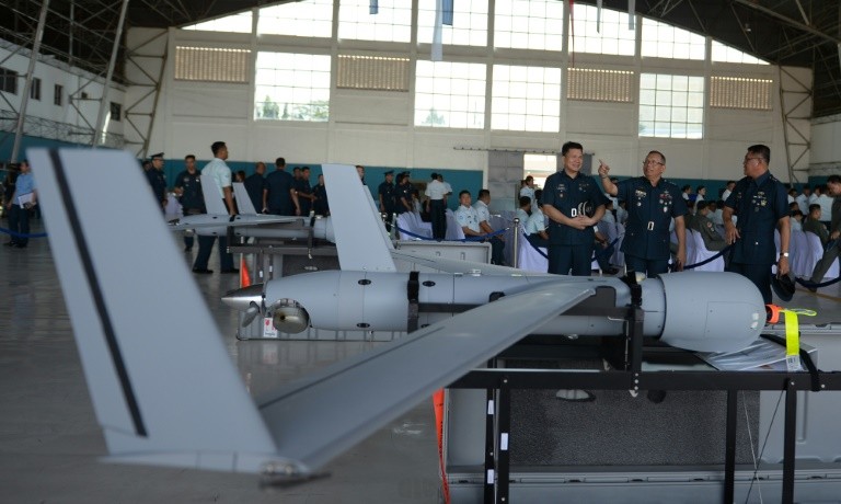 US gives Philippine air force first drones - Breitbart