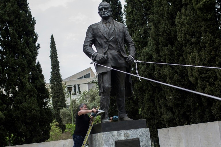 Greek communists try to topple Truman statue - Breitbart