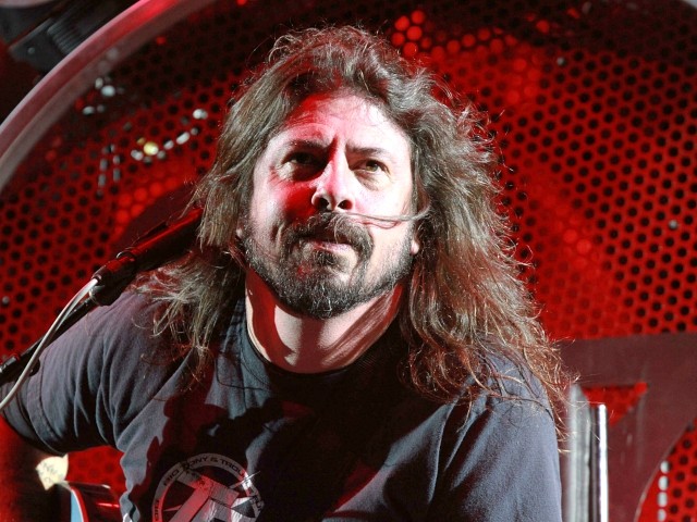 Foo Fighters Frontman Dave Grohl Apologizes to World for Trump: 'I Am ...