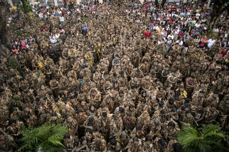 Quite a mud-dle! Filipino devotees slather themselves in soil - Breitbart