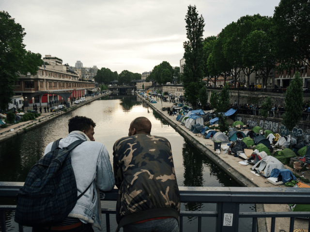 Illegal Migrant Population in Paris's No-Go Zones as High as 20 Percent