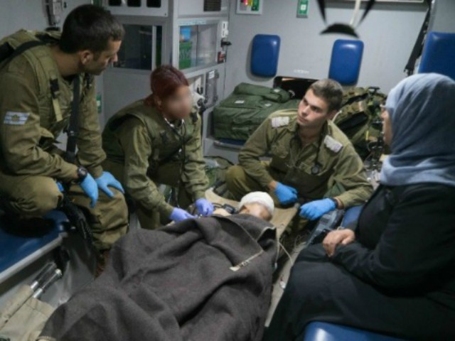 Israeli Nurse Tending to Syrian Refugees: ‘We Treat Them and We Cry’