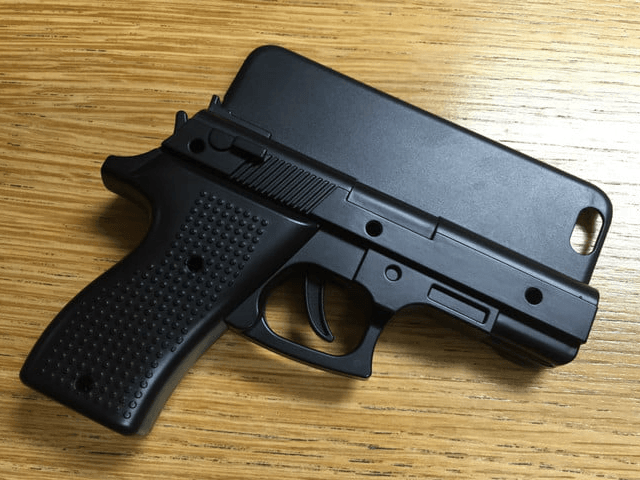 Sheriff's Association Warns Teens Not to Use Gun-Shaped Phone Cases