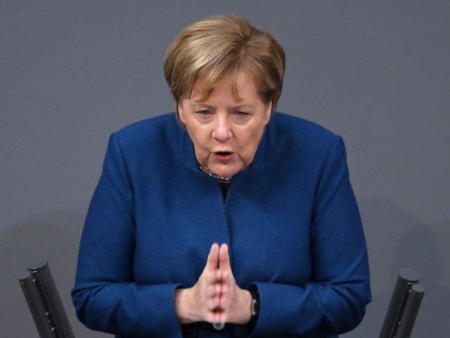 Merkel Fields Passionate Defence of 'Win-Win' UN Migration Pact