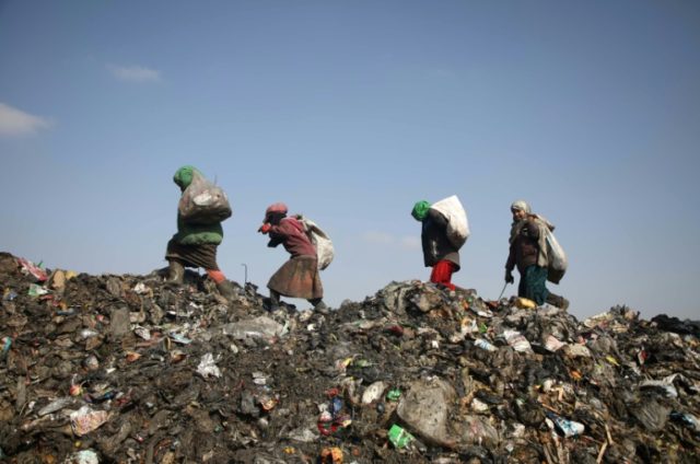 Displaced Syrian children sift through trash to buy bread - Breitbart