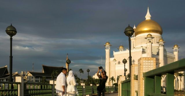 Brunei Introduces Death By Stoning For Adultery Gay Sex Breitbart