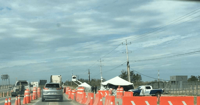 Mexican Border State Cops Set Up Highway Checkpoint to Fight Cartels