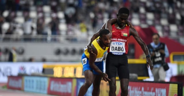 Sporting gesture wows crowd at World Championships - Breitbart