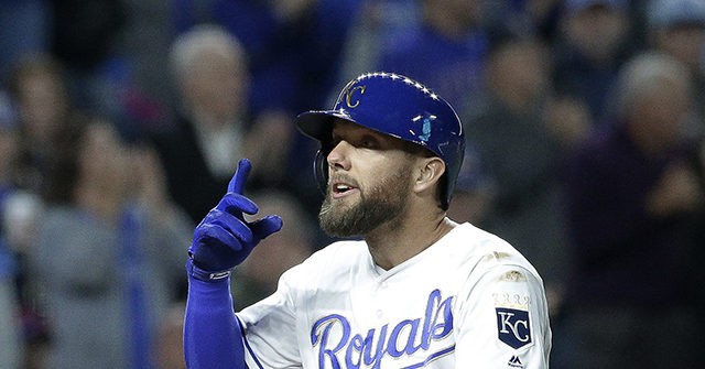 Kansas City Royals' Alex Gordon Trades Autographs for Donations to Shelter