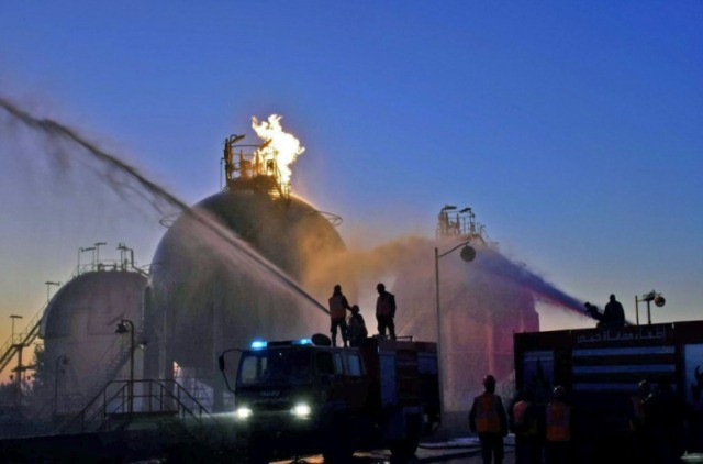 Suspected jihadists attack Syria oil refinery, gas plants - Breitbart