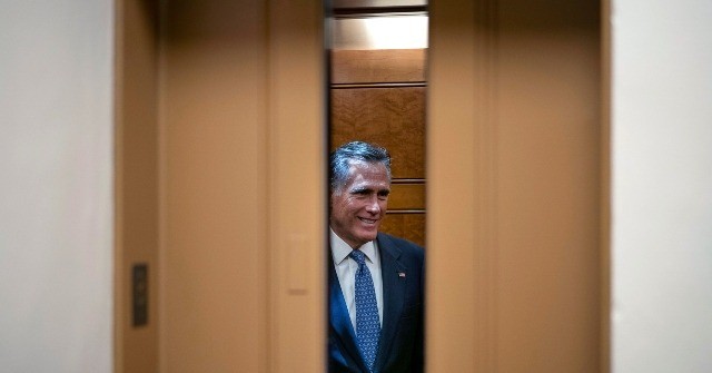 Elizabeth Warren Thanks Mitt Romney for His 'Act of Patriotism'