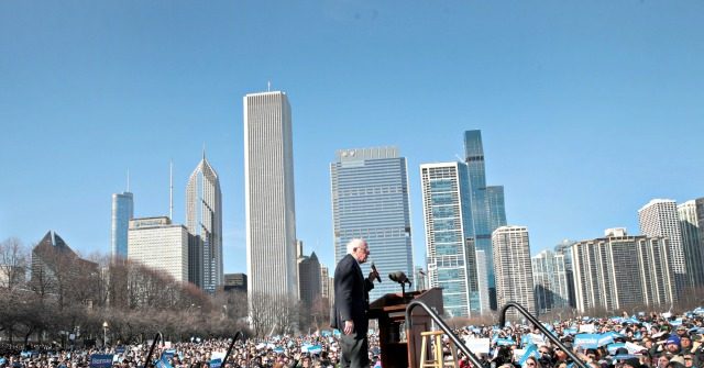 Bernie Sanders Draws Crowd of 15,000 in Chicago: Trump 'Autocracy'
