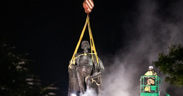 Crews Dismantle John C. Calhoun Statue in Charleston