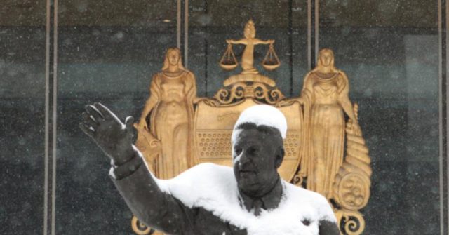 Philadelphia takes down statue of former Mayor Frank Rizzo - Breitbart