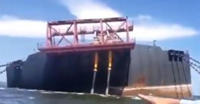 Venezuelan Oil Tanker Carrying 1.3M Tons of Crude Risks Sinking in ...